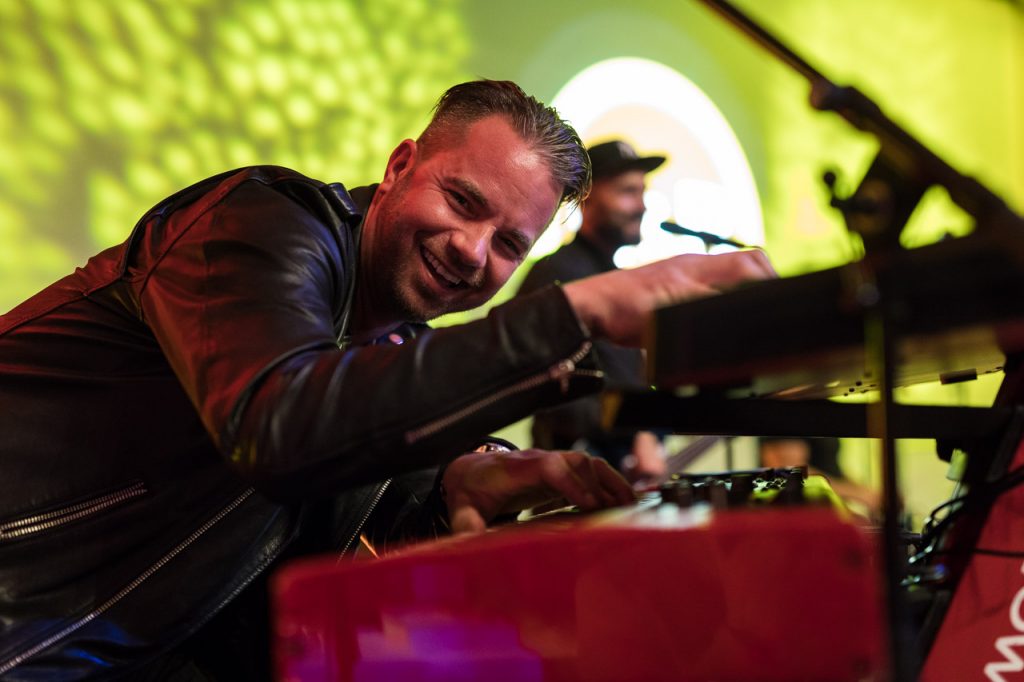 Simon – Urban Club Band